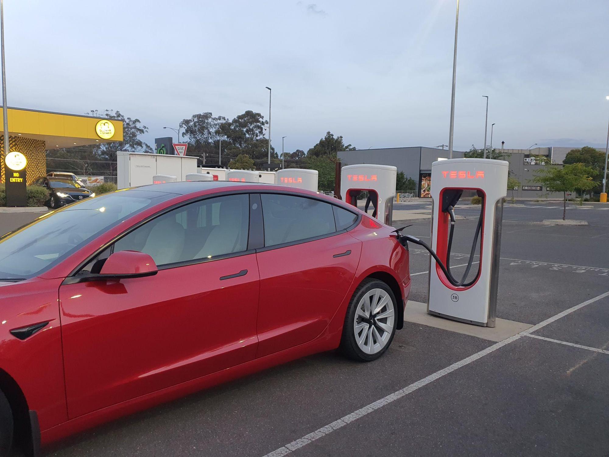 Strath Village Shopping Centre - Woolworths (2) | Kennington, VIC | EV ...