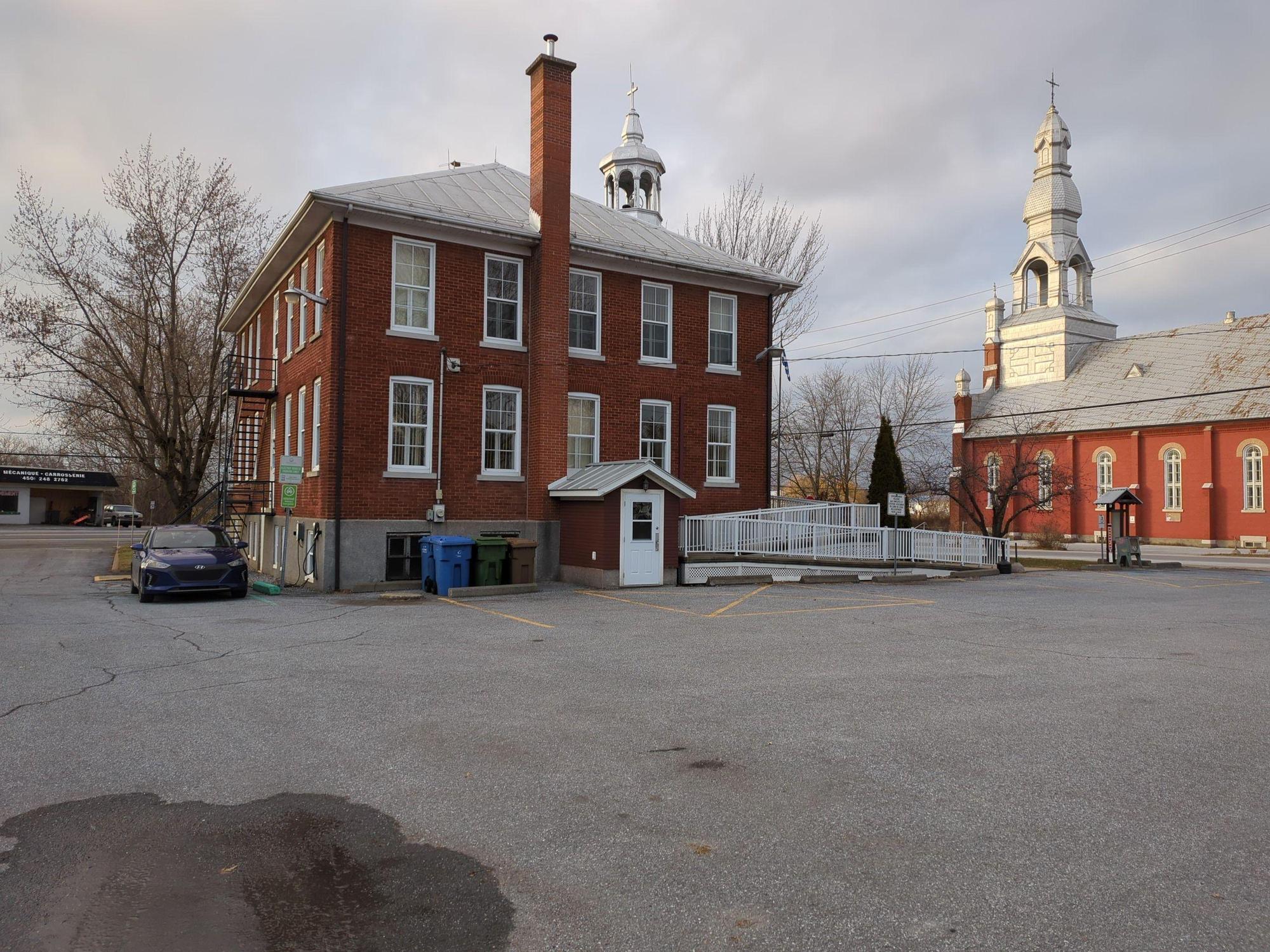 Pike River - Hôtel de Ville | Stanbridge Station, QC | EV Station