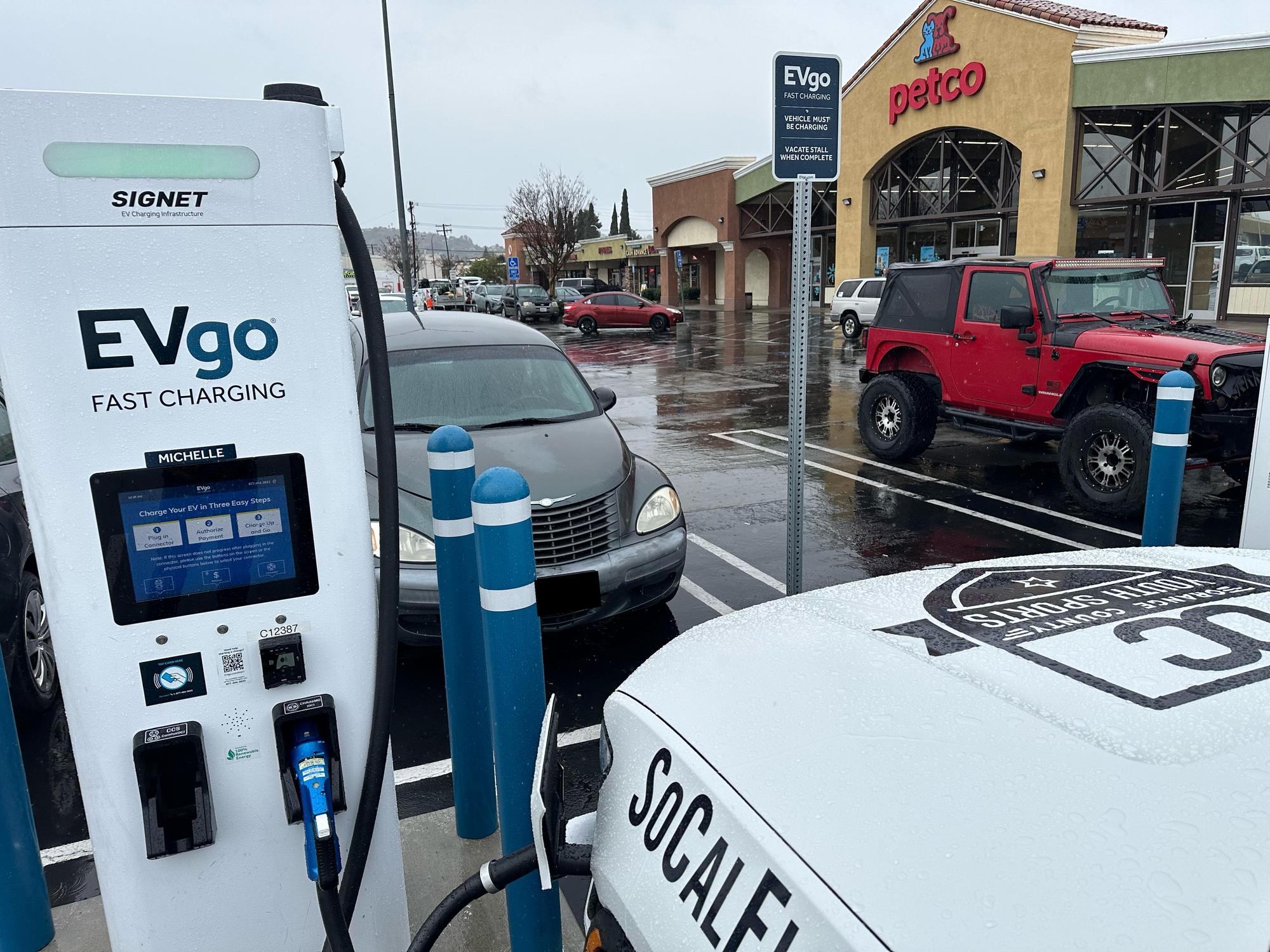 Madison Plaza Shopping Center | El Cajon, CA | EV Station