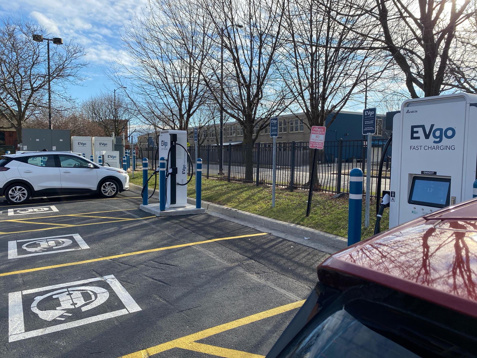 Ashland & Roosevelt | Chicago, IL | EV Station