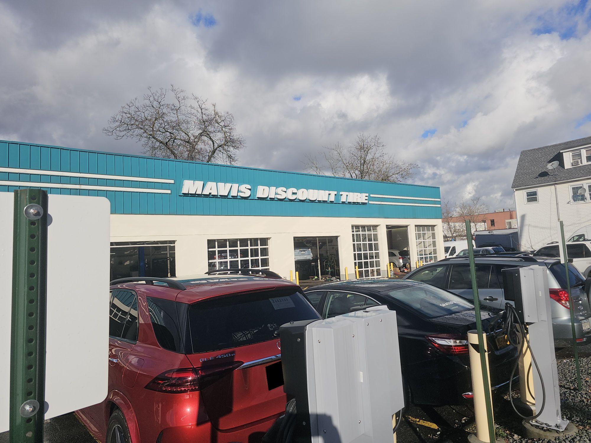 Mavis Tires | 199 N Saw Mill River Rd, Elmsford, NY 10523 | EV Station