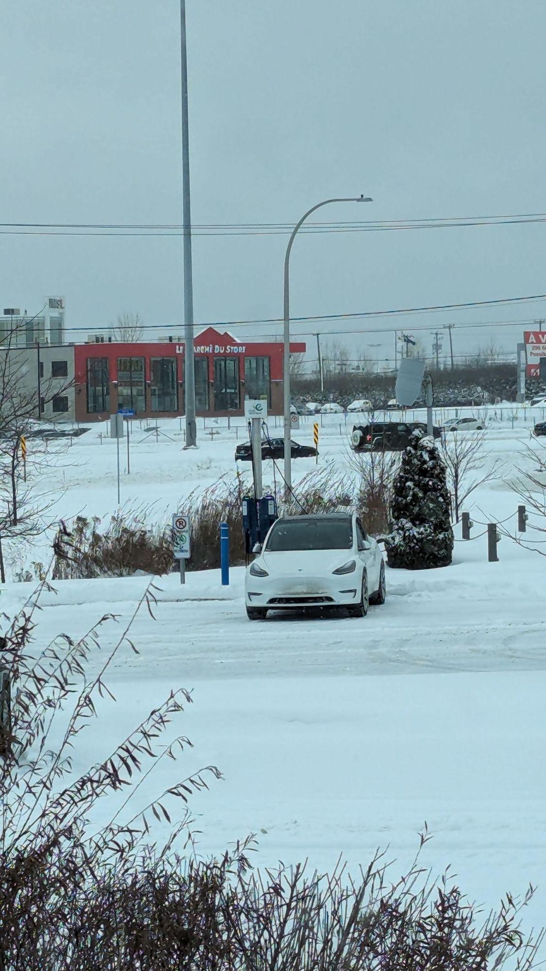 Cosmodôme | Laval, QC | EV Station