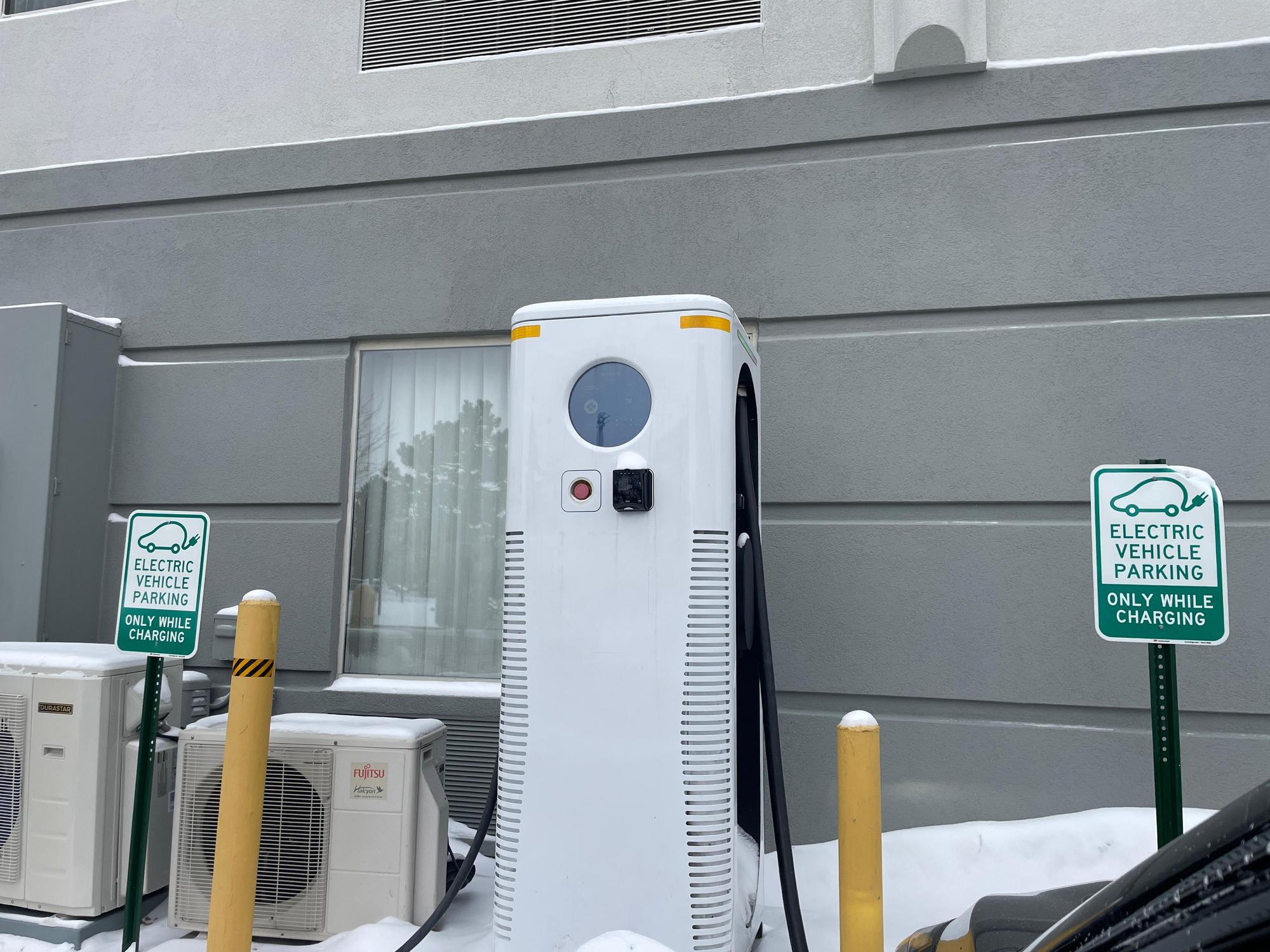 Wingate by Wyndham Tinley Park | Tinley Park, IL | EV Station