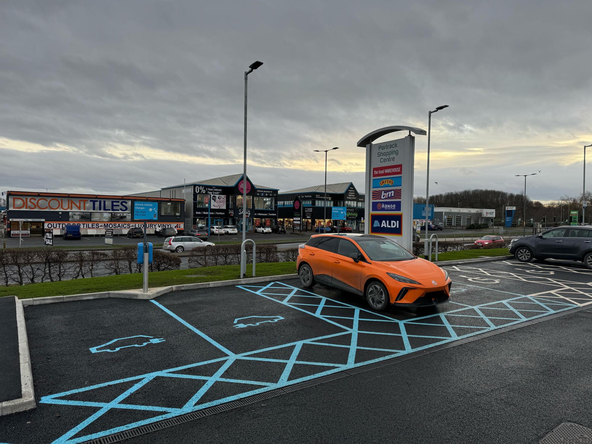 Aldi supermarket car park | Shopping Park, Stockton-on-Tees TS18 2PA ...