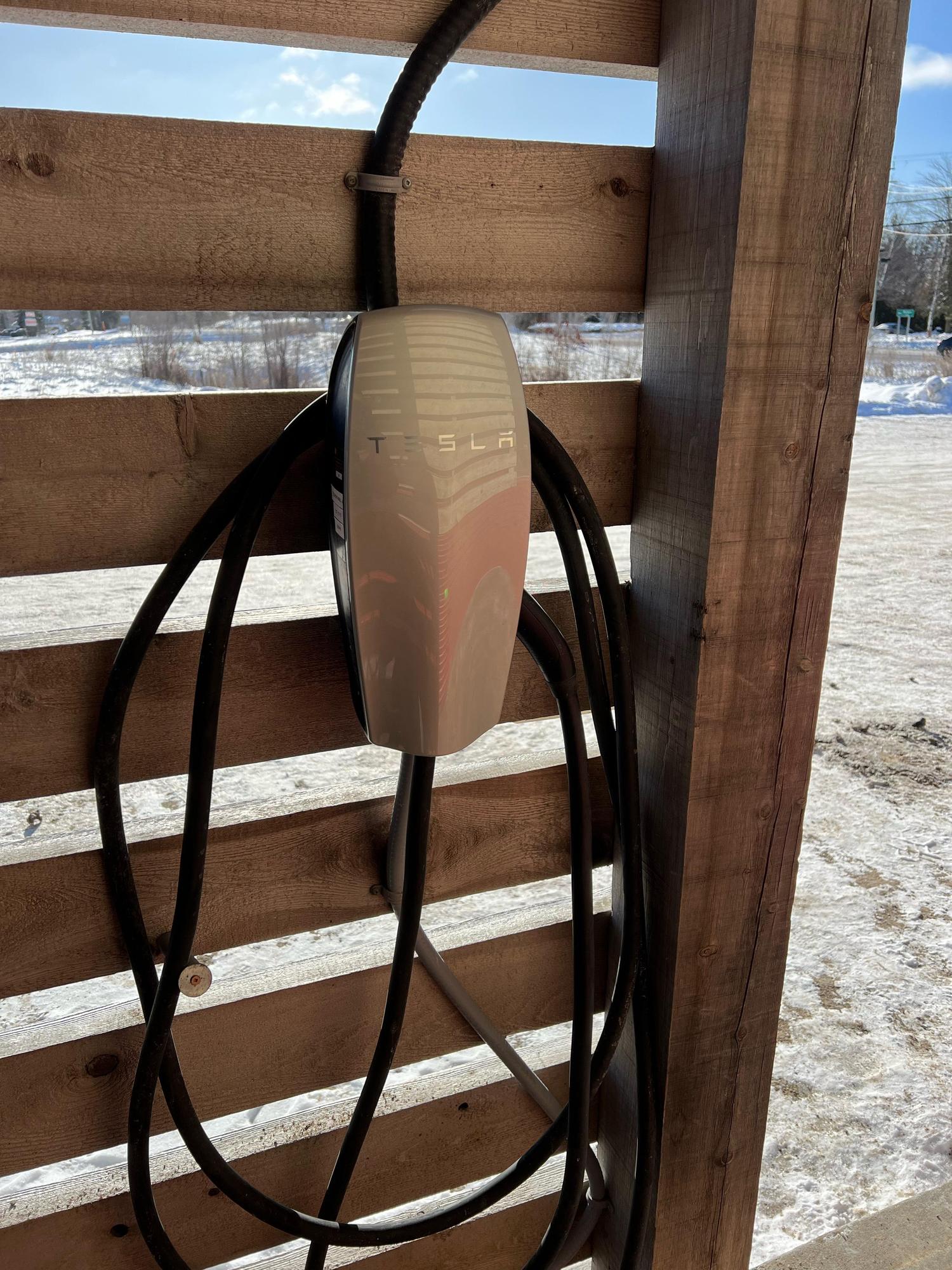 Whitewater Brewing | Cobden, ON | EV Station