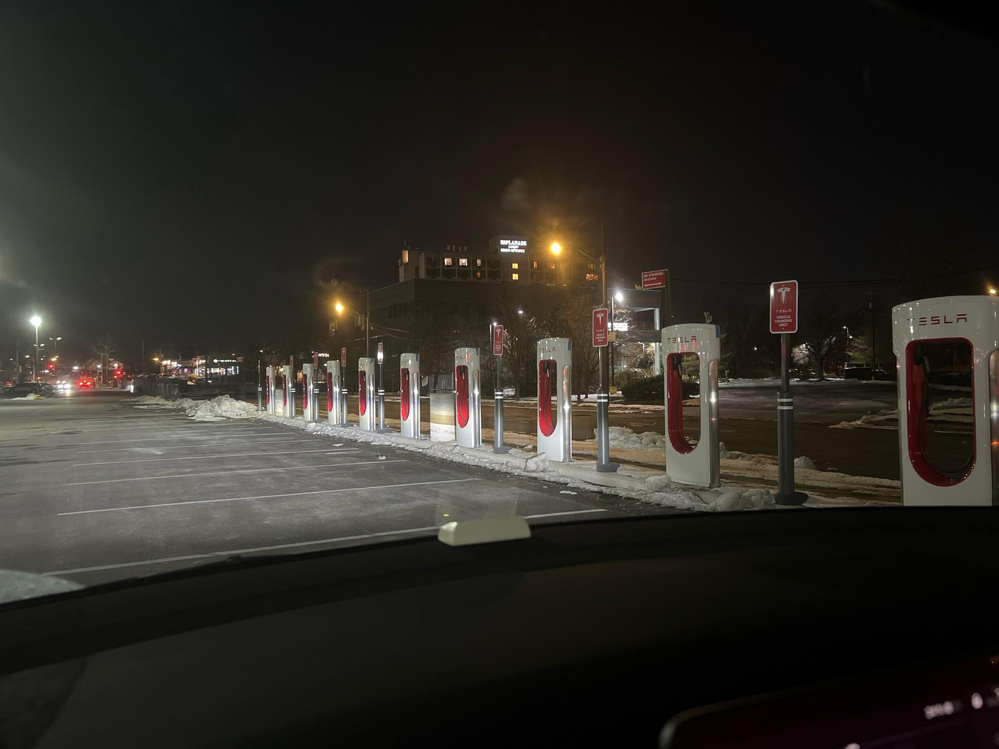 Expressway Plaza | New York, NY | EV Station