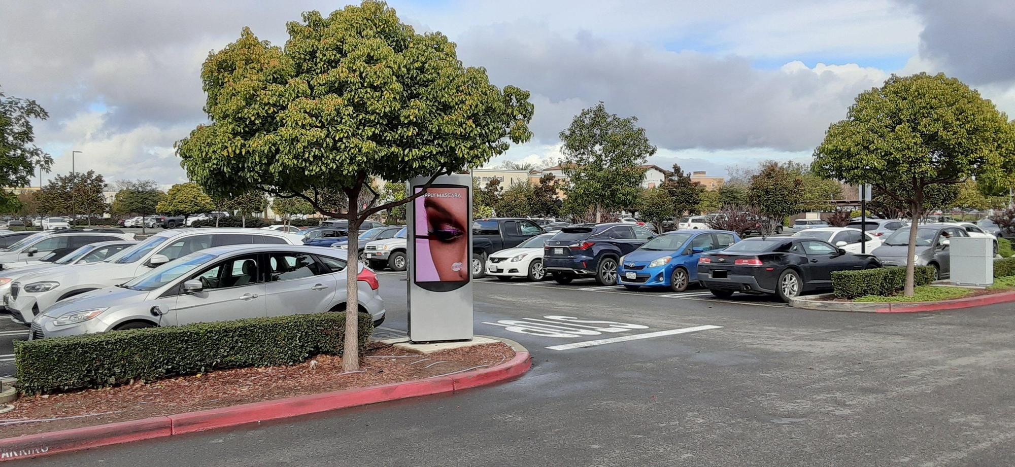 The Veranda - Luxe Cinema & IMAX | Concord, CA | EV Station
