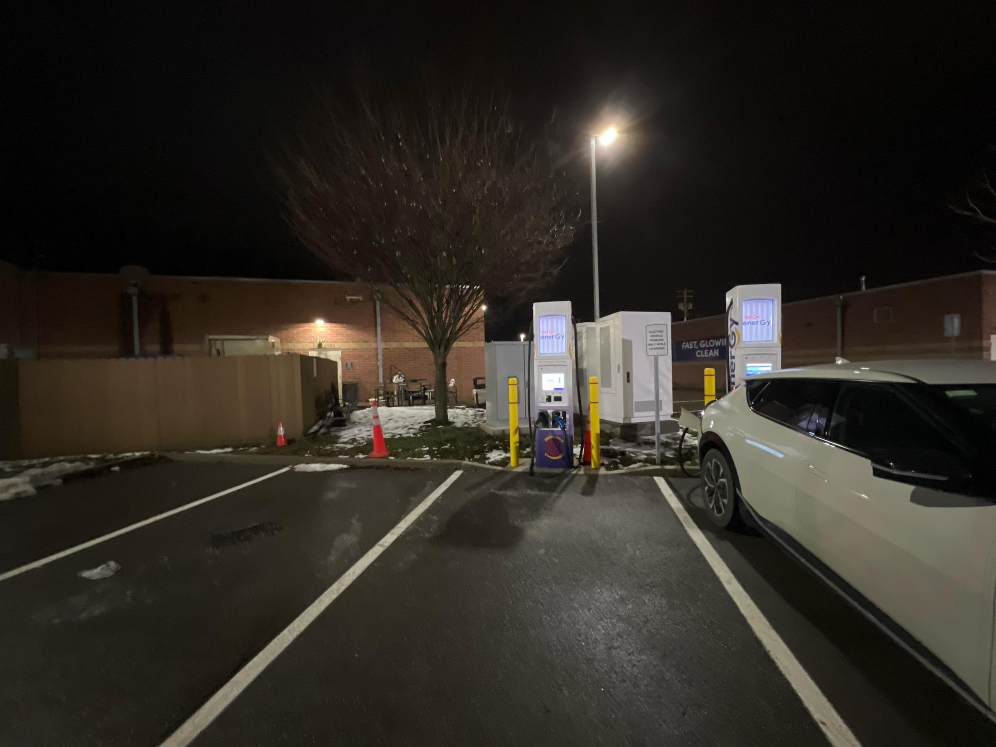 GetGo Café + Market & WetGo Car Wash | Bridgeville, PA | EV Station