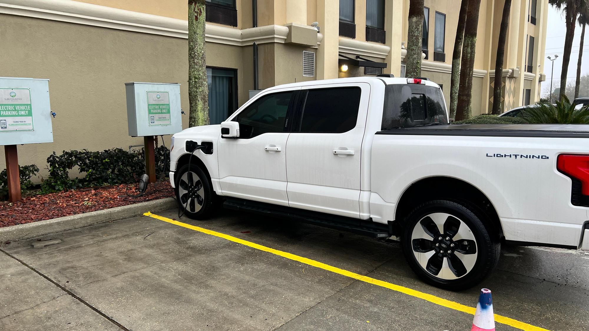 Best Western Plus Houma | Gray, LA | EV Station