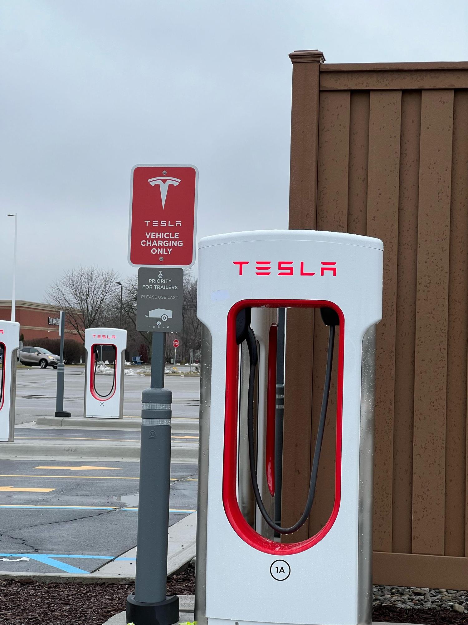Meijer | Taylor, MI | EV Station