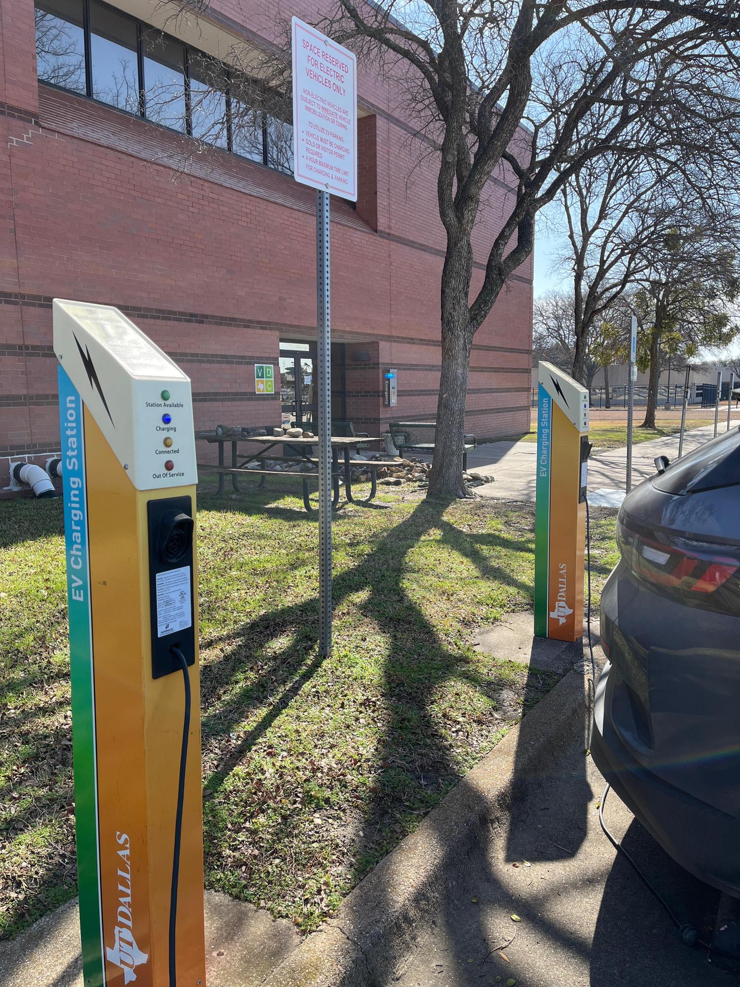 UT Dallas - Research & Operations Center | Dallas, TX | EV Station