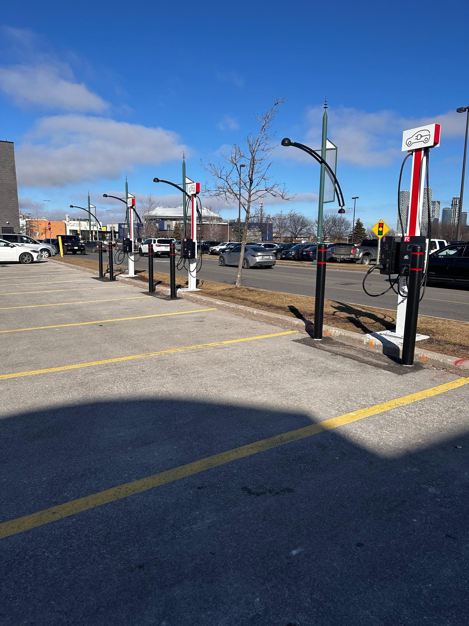 RioCan Colossus Centre of Woodbridge | Vaughan, ON | EV Station