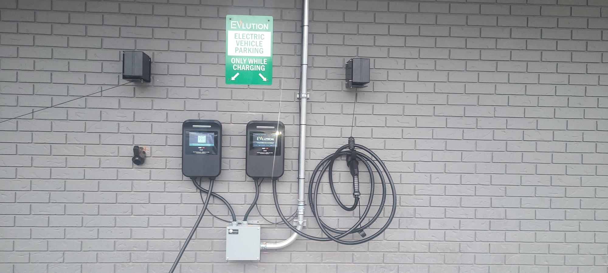 AM Ford - Plus | Trail, BC | EV Station