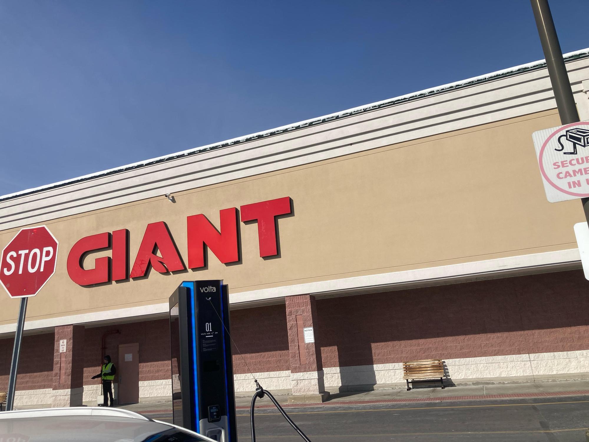 Shops at Crossroads - Giant | 65 Route 611, Bartonsville, Pocono ...