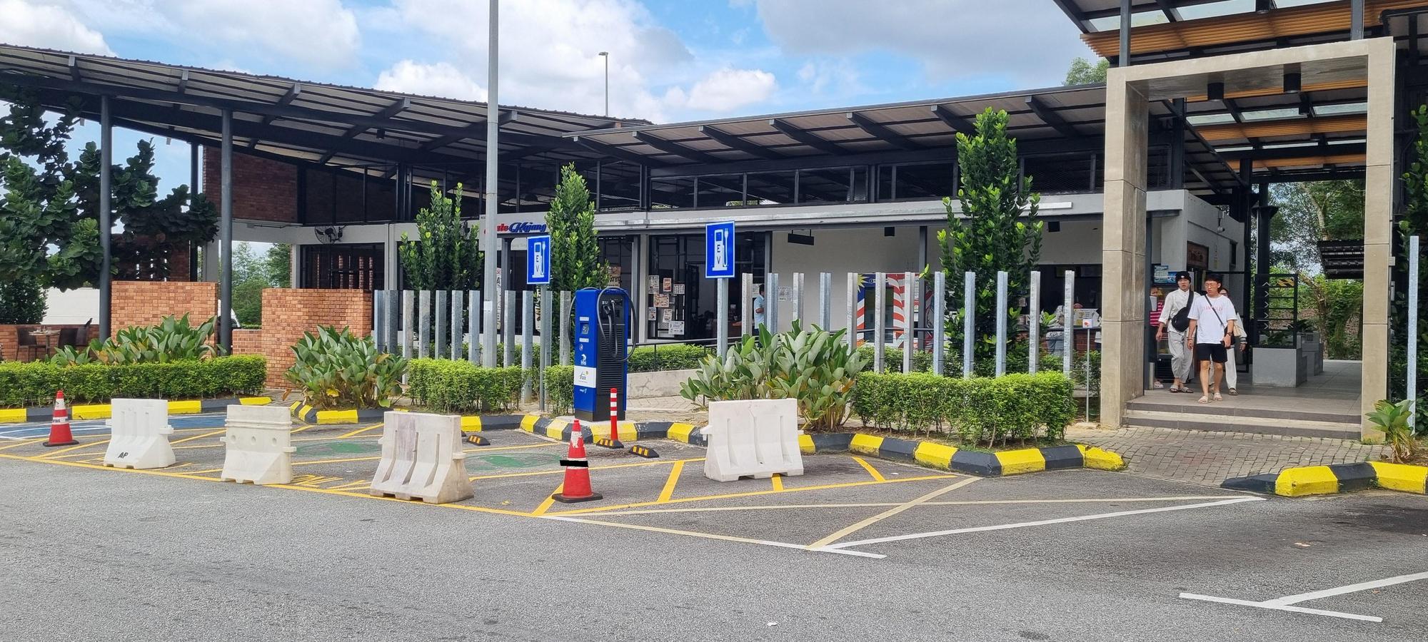 R&R Elmina Southbound | Shah Alam, Selangor | EV Station