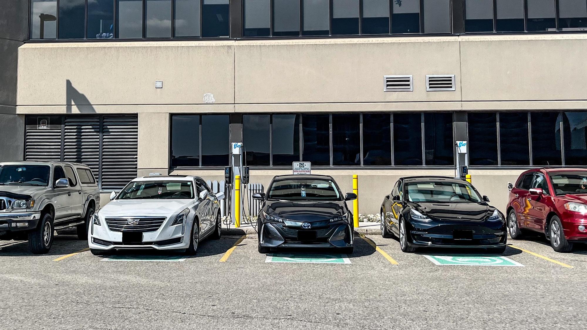 University of Waterloo - EC2 Building | Waterloo, ON | EV Station