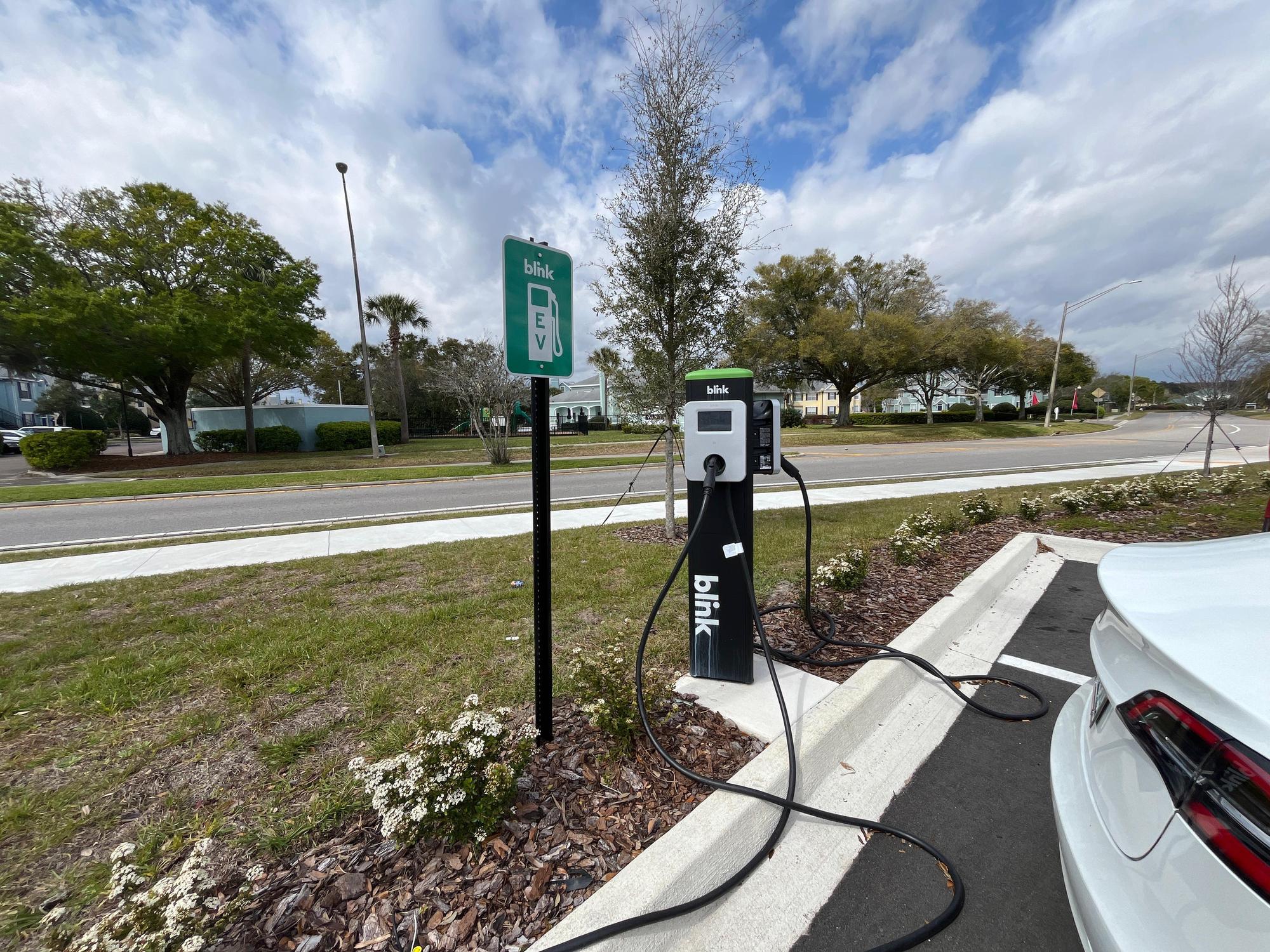Latitude Ventures JV | Jacksonville, FL | EV Station