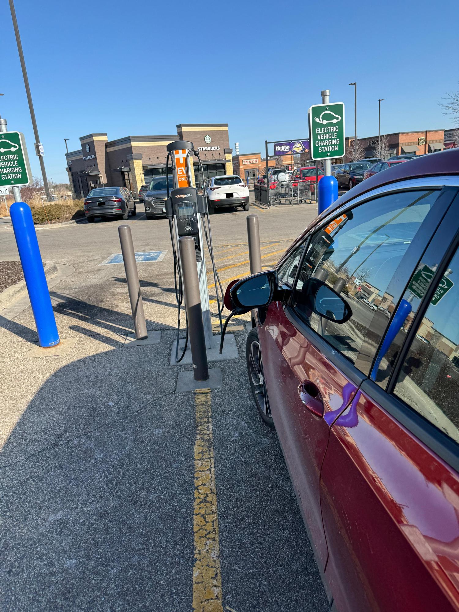 Hy-Vee | Eagan, MN | EV Station