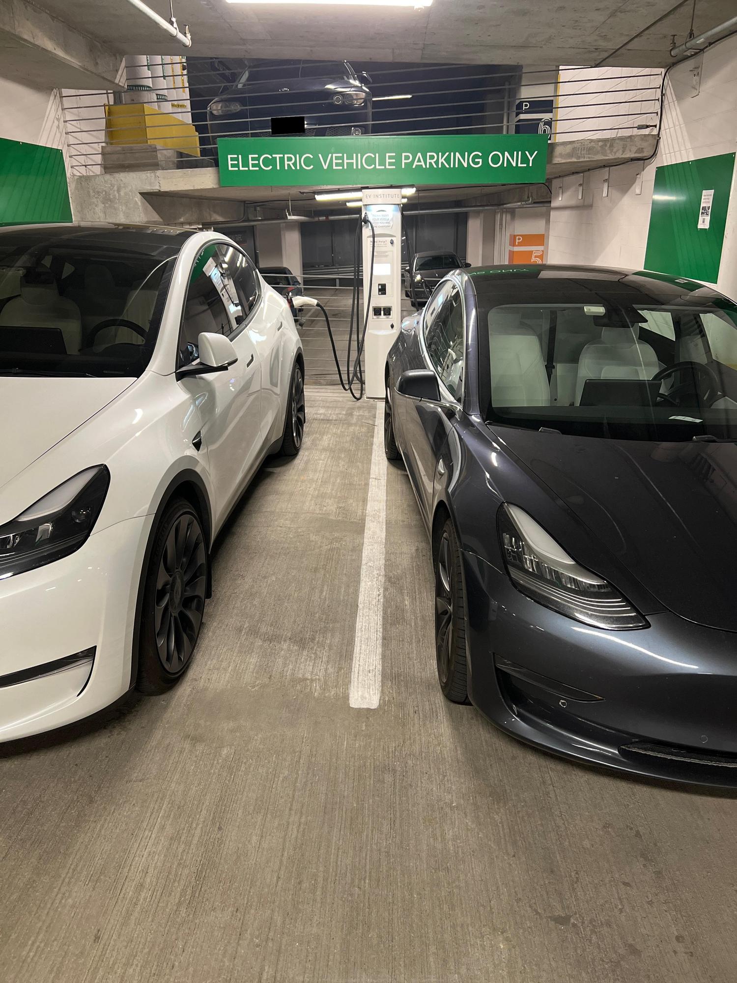 Luminary at One Light | Baltimore, MD | EV Station