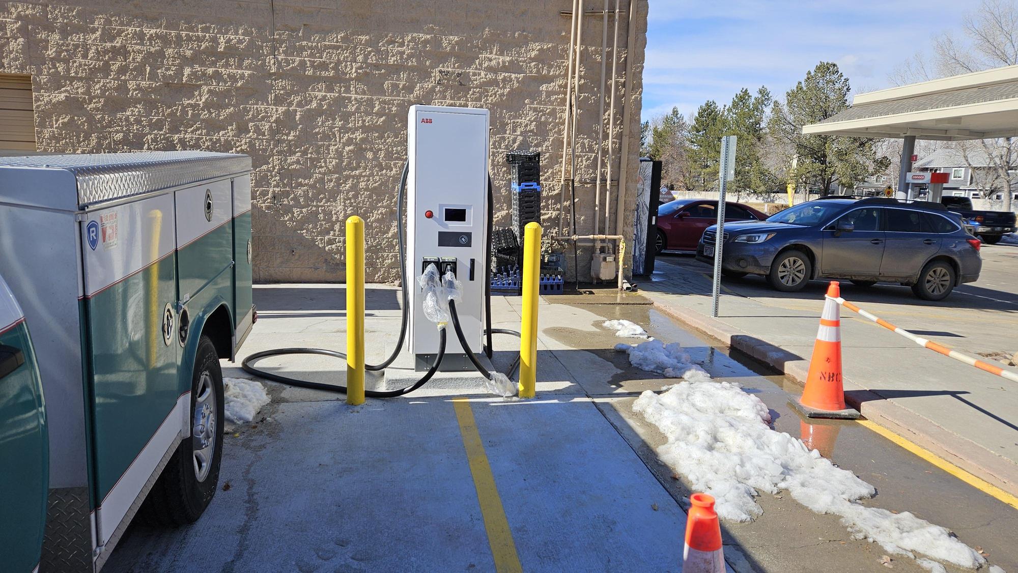 Cottonwood Square Shopping Center | Niwot, CO | EV Station