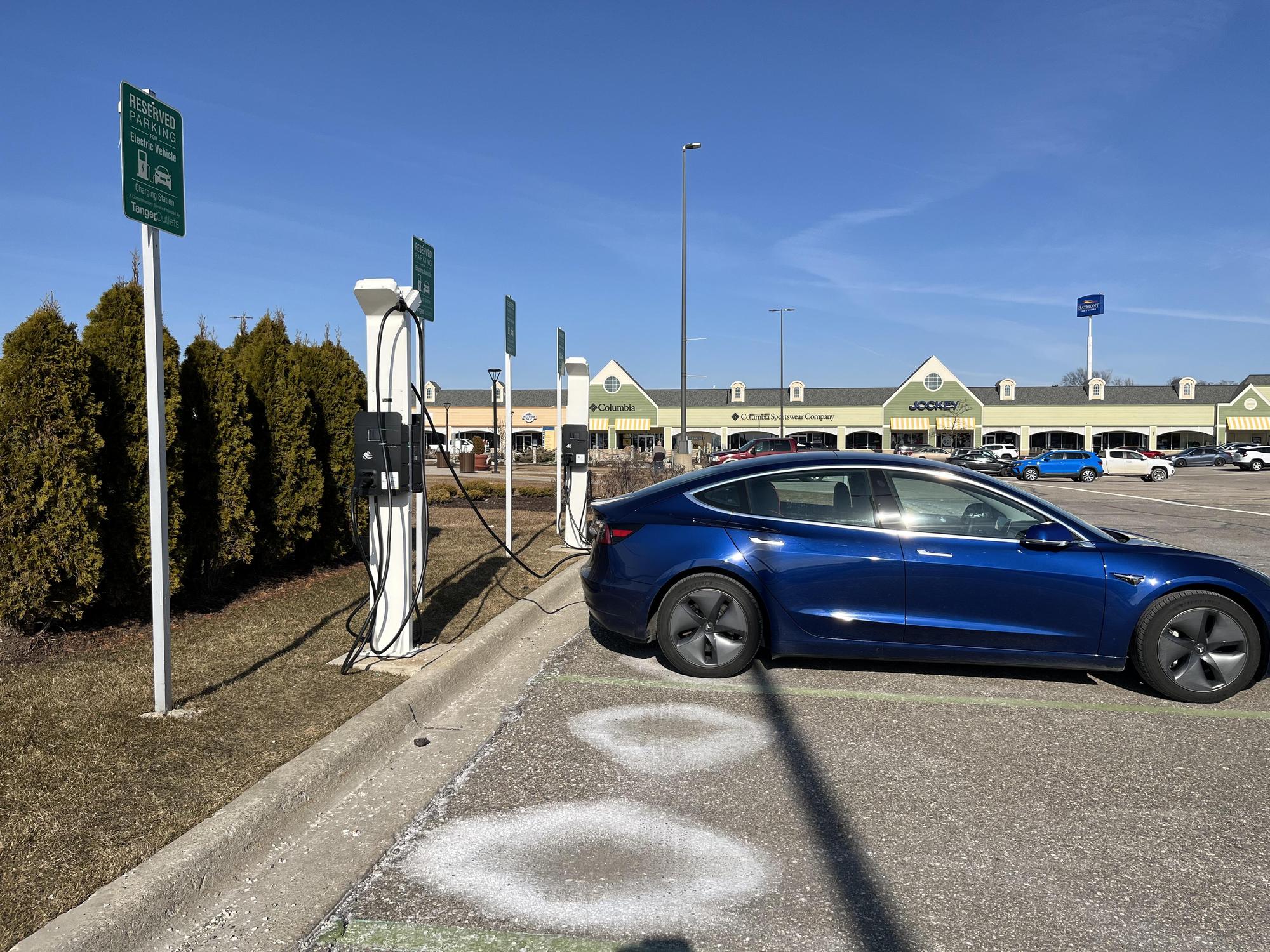 Tanger Outlets Howell - Pandora | Howell, MI | EV Station