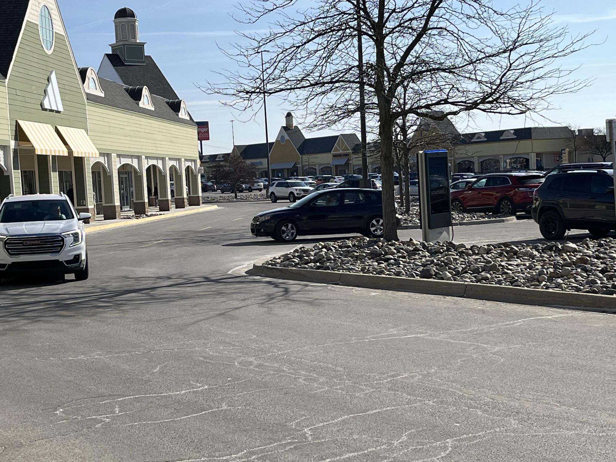 Tanger Outlets Howell - GAP | Howell, MI | EV Station
