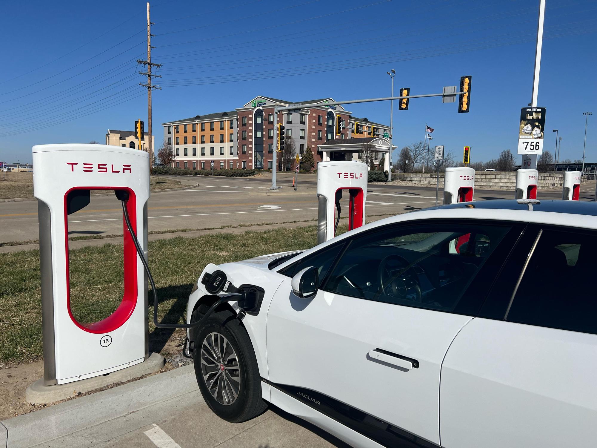 Mach 1 | Marion, IL | EV Station