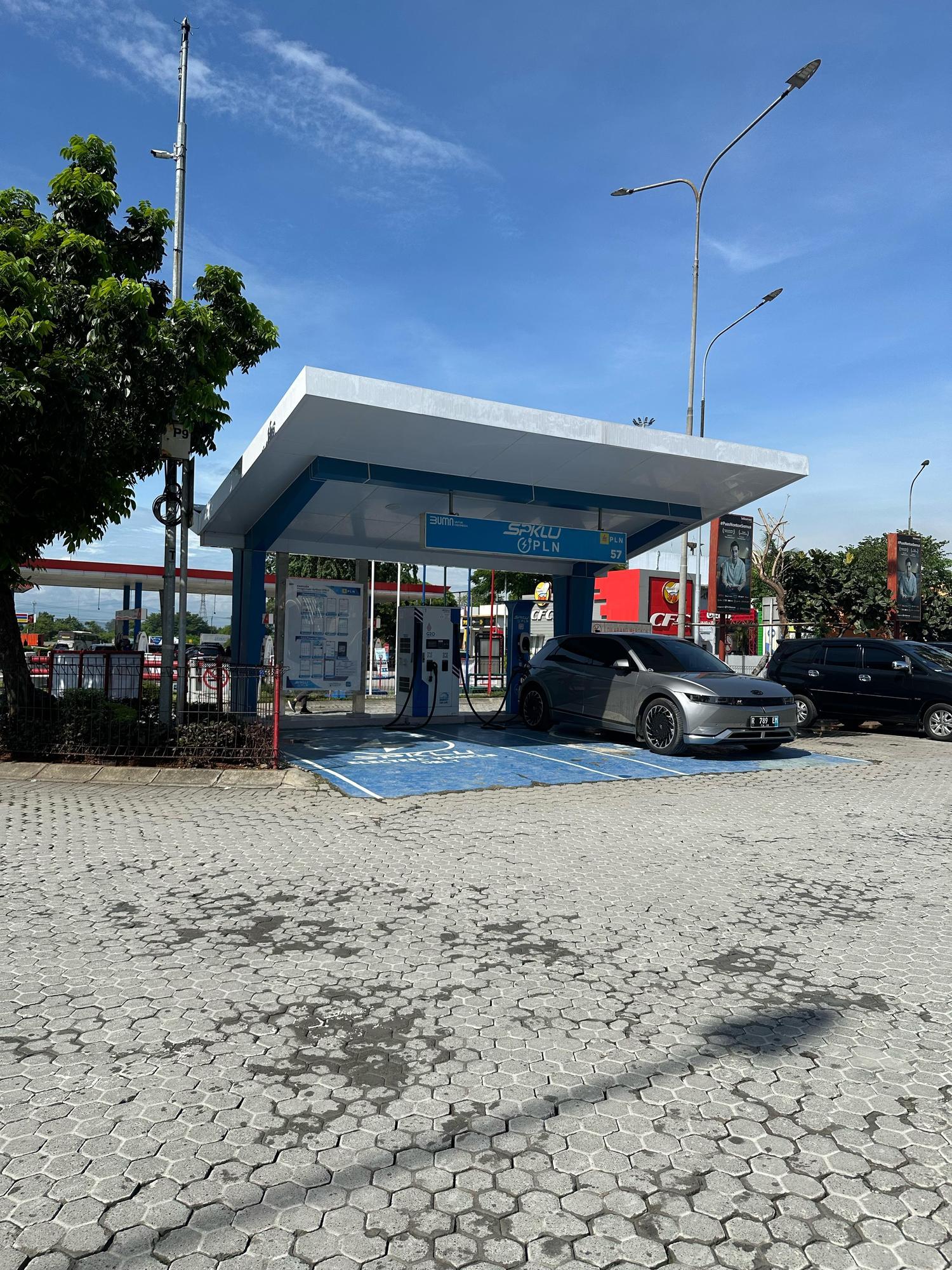 SPKLU Rest Area KM 57 A Ruas Jakarta - Cikampek (Station 1) | Kamojing, Jl. Tol Jakarta ...