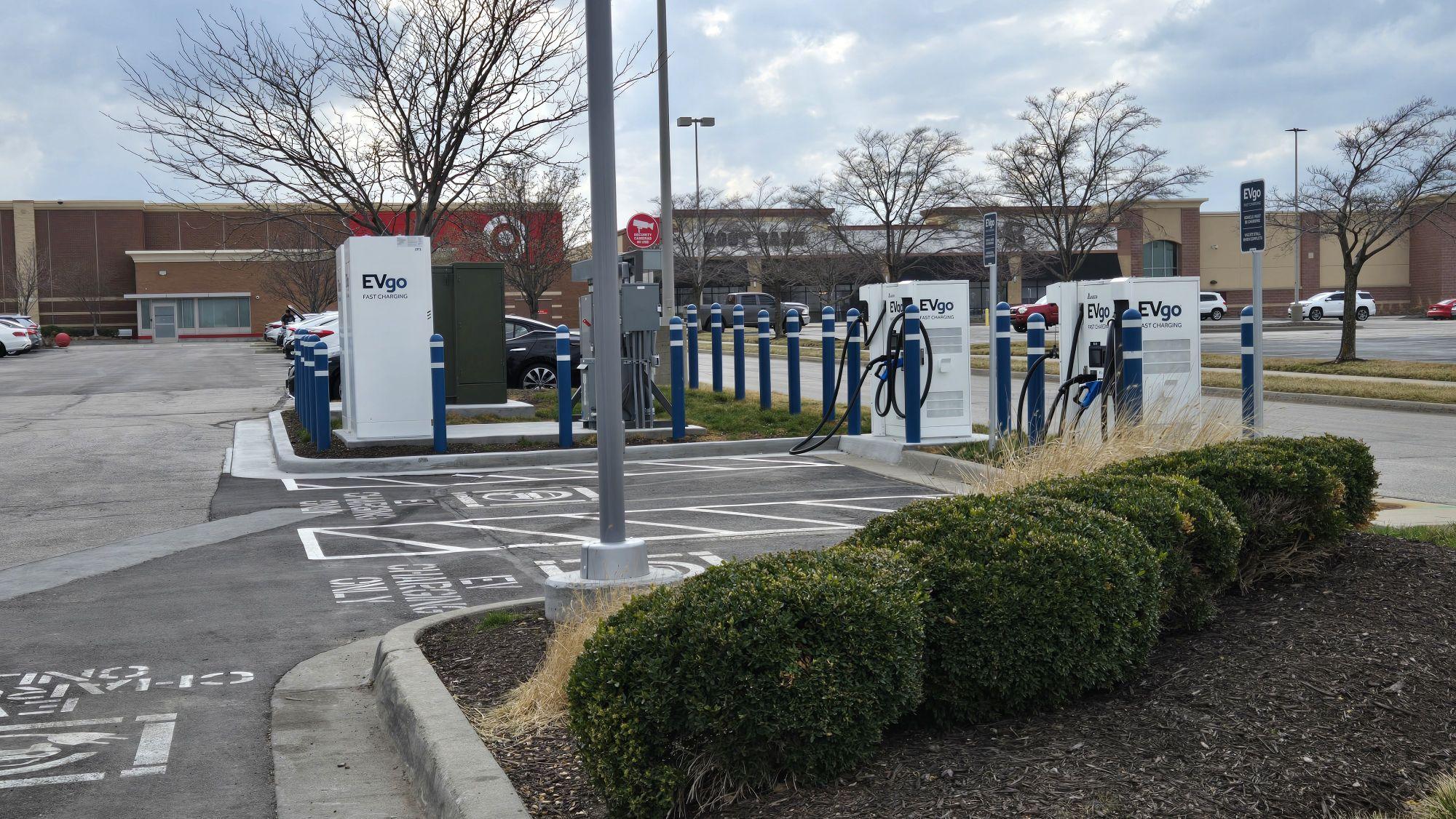 Tiffany Springs Market Center - Target | KCMO, MO | EV Station