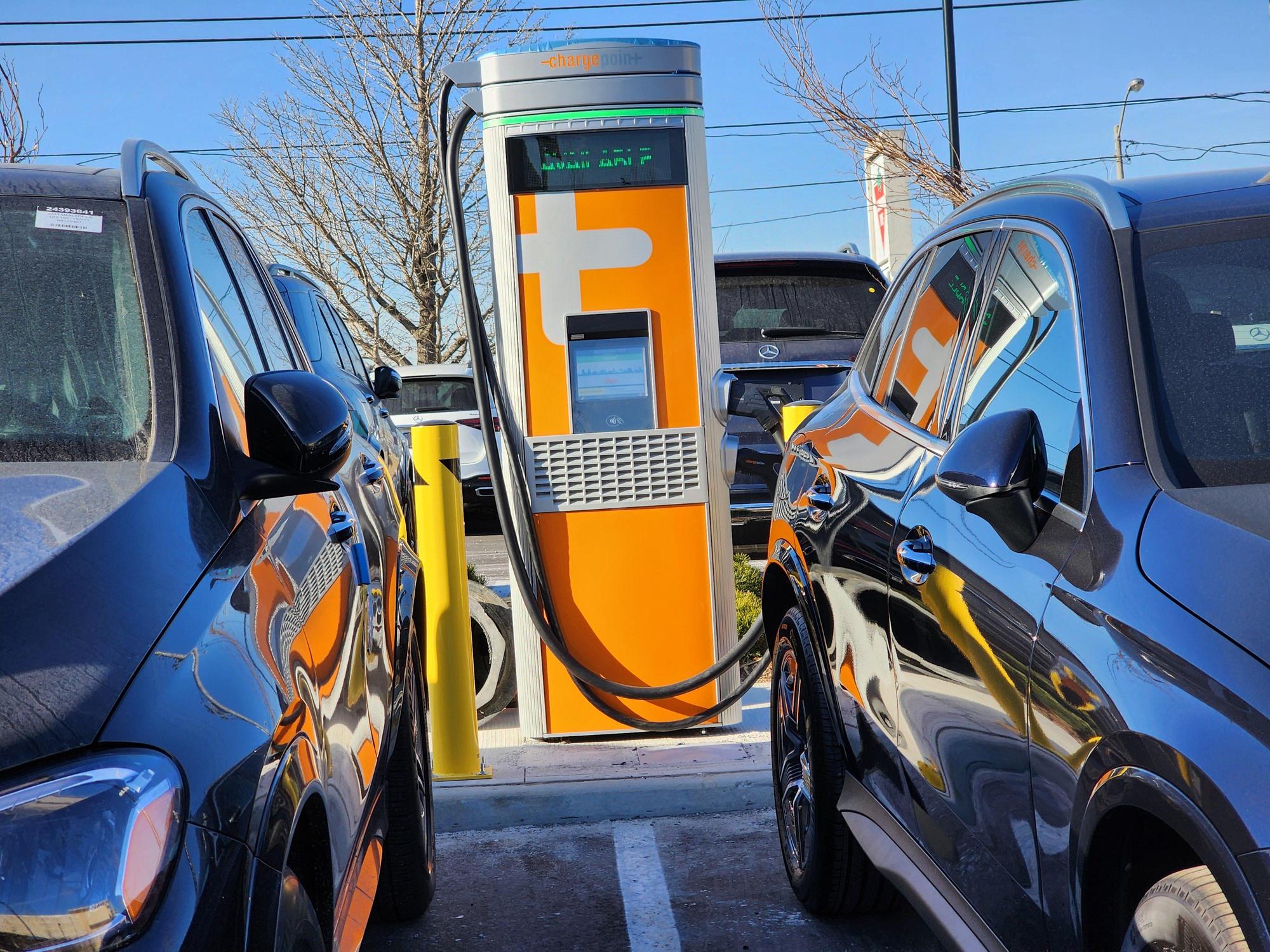 Mercedes-Benz Toronto Queensway (Coming Soon) | Toronto, ON | EV Station