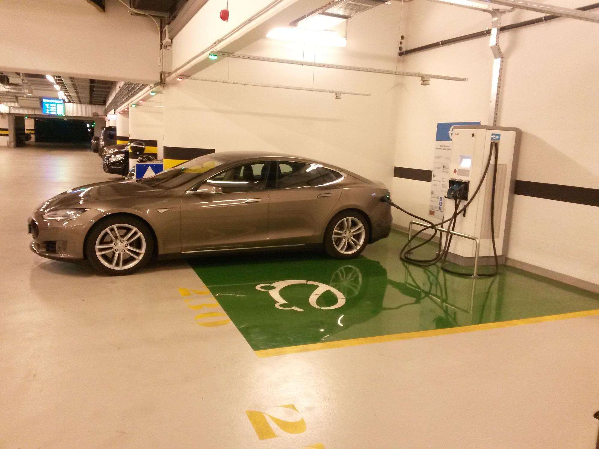 holtöltsek.hu - Várkert Bazár Mélygarázs | Budapest, Budapest | EV Station