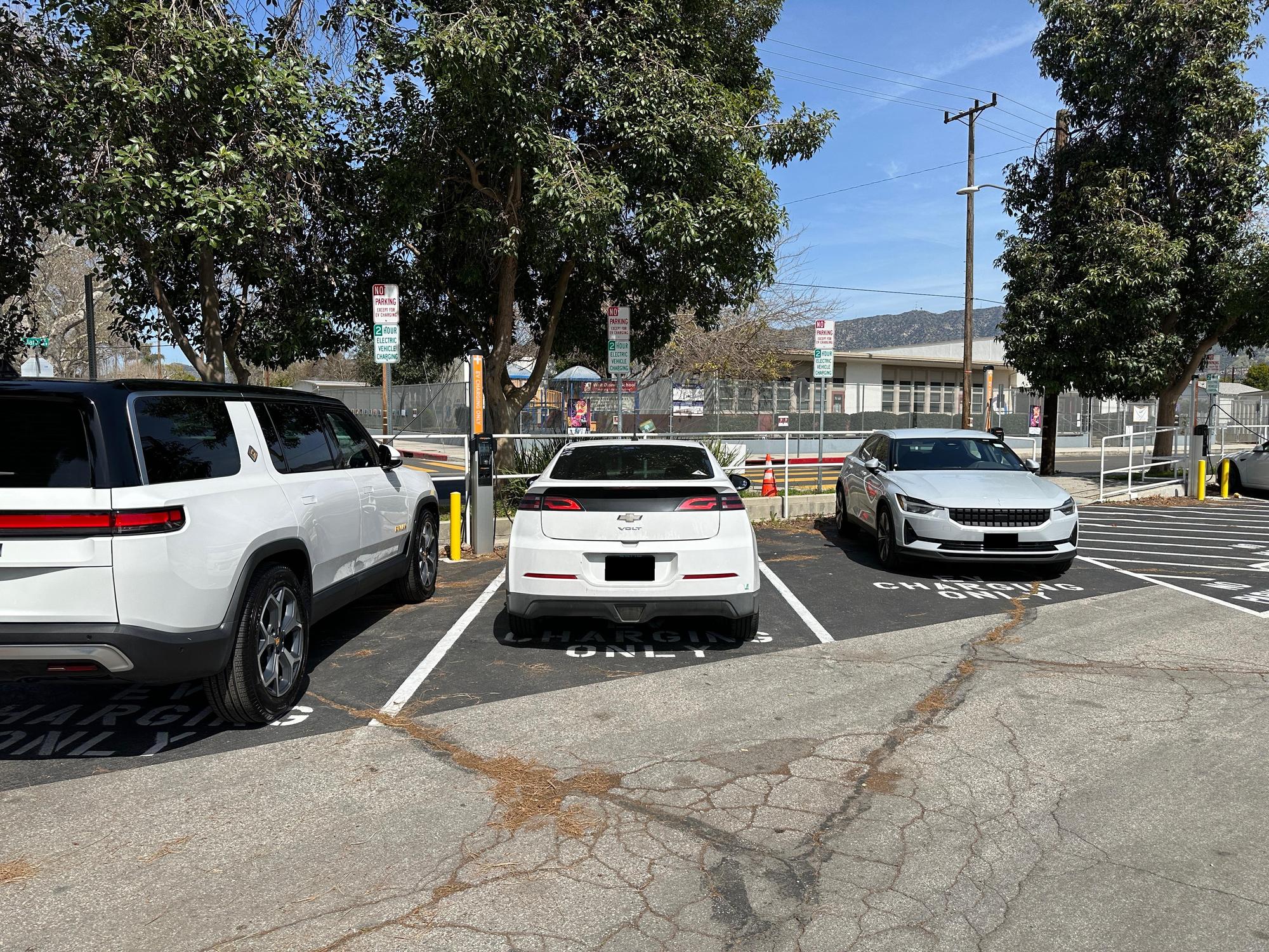 Barbara Rownd Field - George Izay Park | Burbank, CA | EV Station