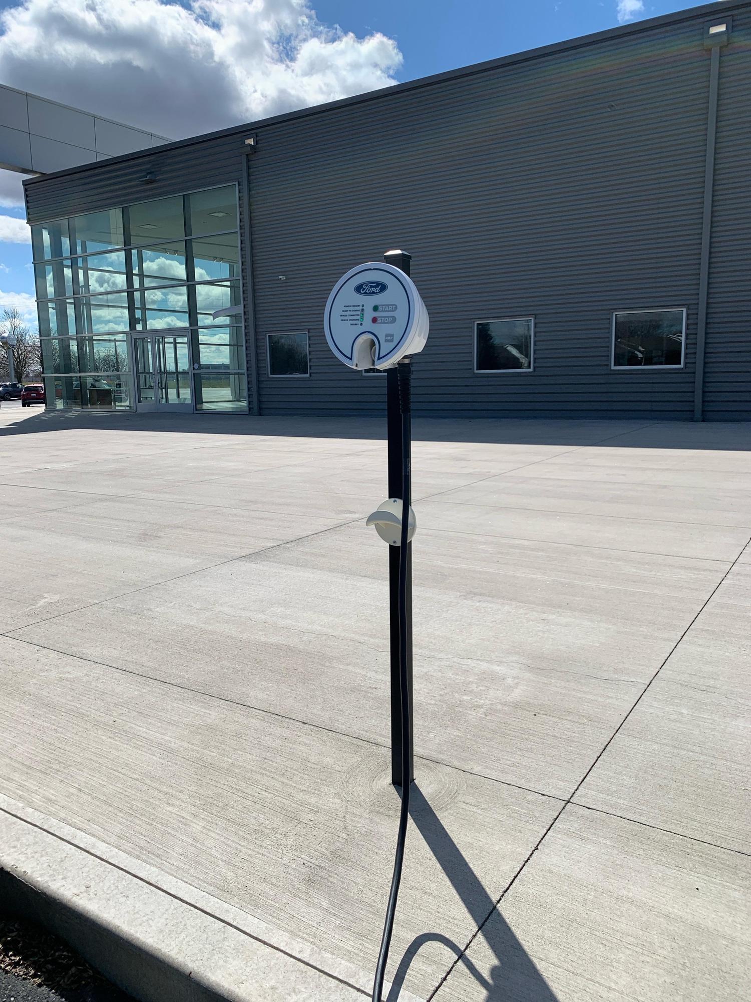 Brad Howell Ford - Front | Kokomo, IN | EV Station