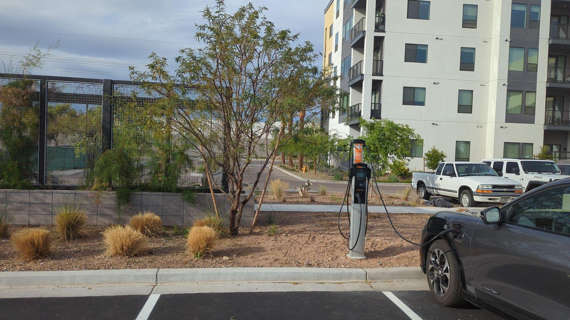 Smith & Rio | Tempe, AZ | EV Station