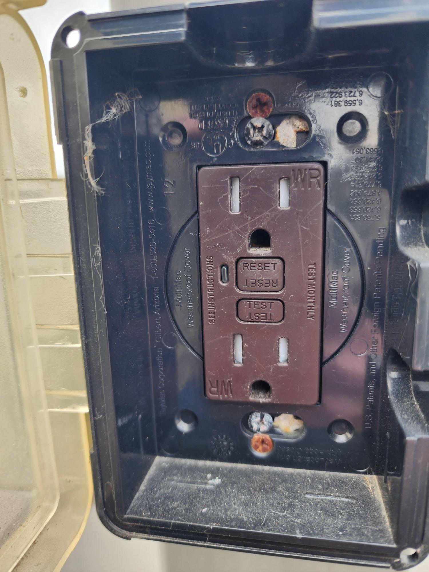 Twin Cities Premium Outlets - parking wall plugs | Eagan, MN | EV Station