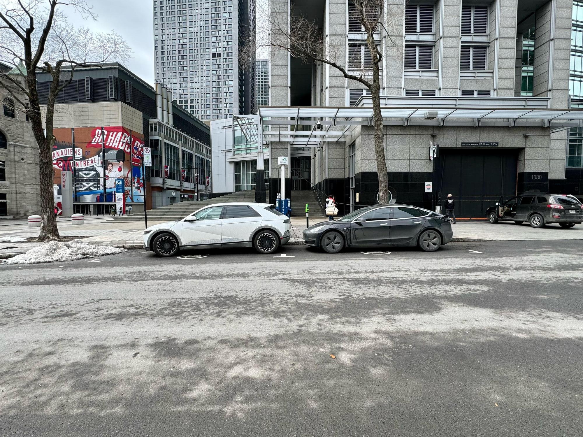 Rue Stanley Stationnement/Chargement | Montréal, QC | EV Station