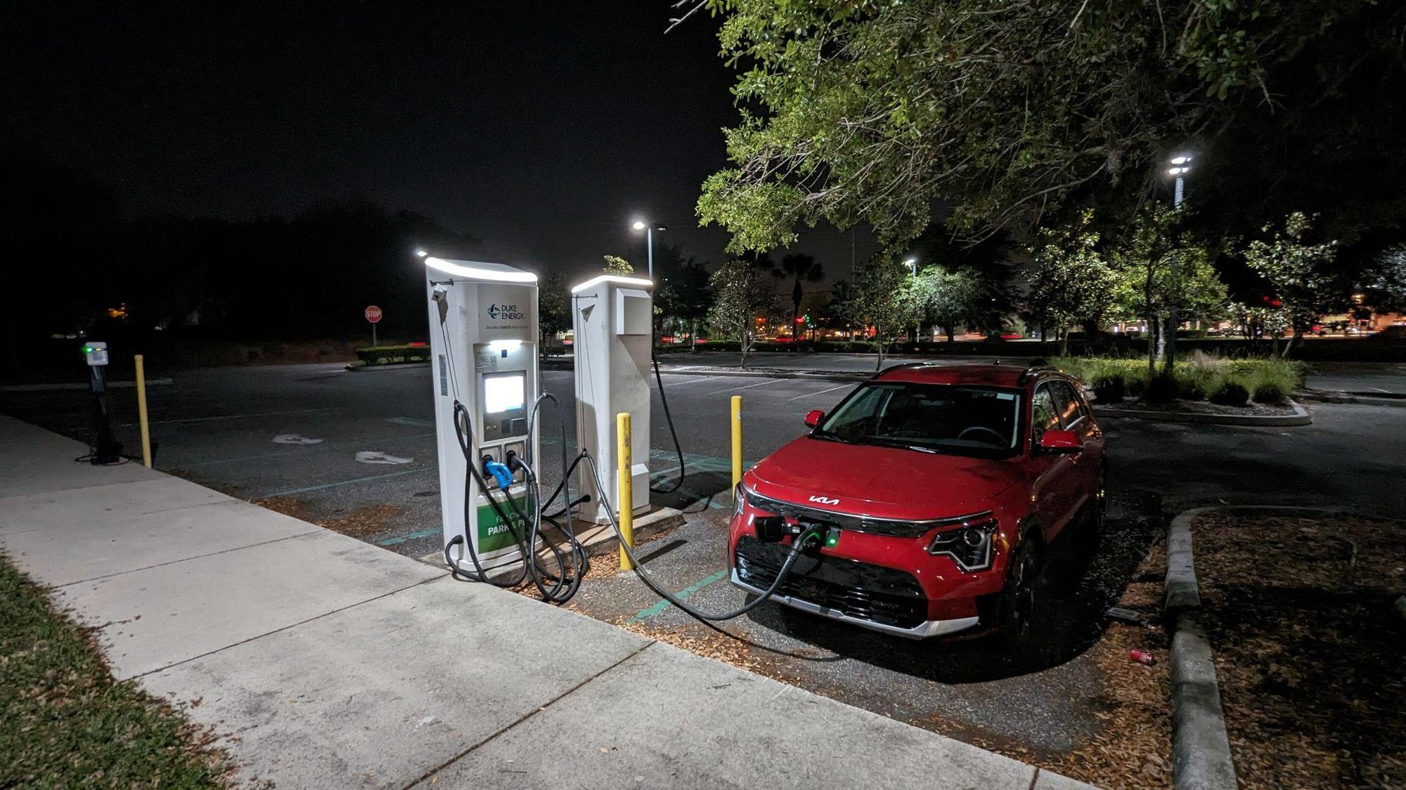 Cagan Crossings Community Library | Clermont, FL | EV Station