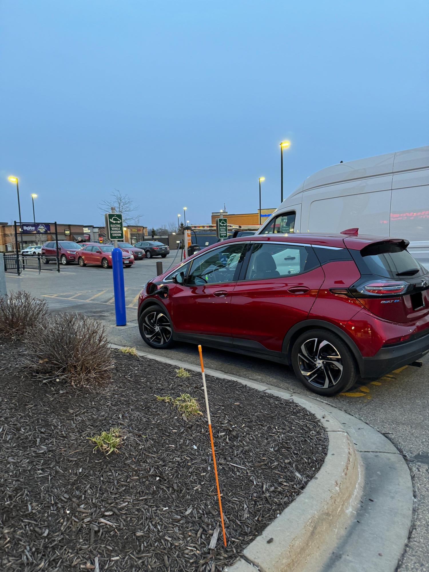 Hy-Vee | Eagan, MN | EV Station