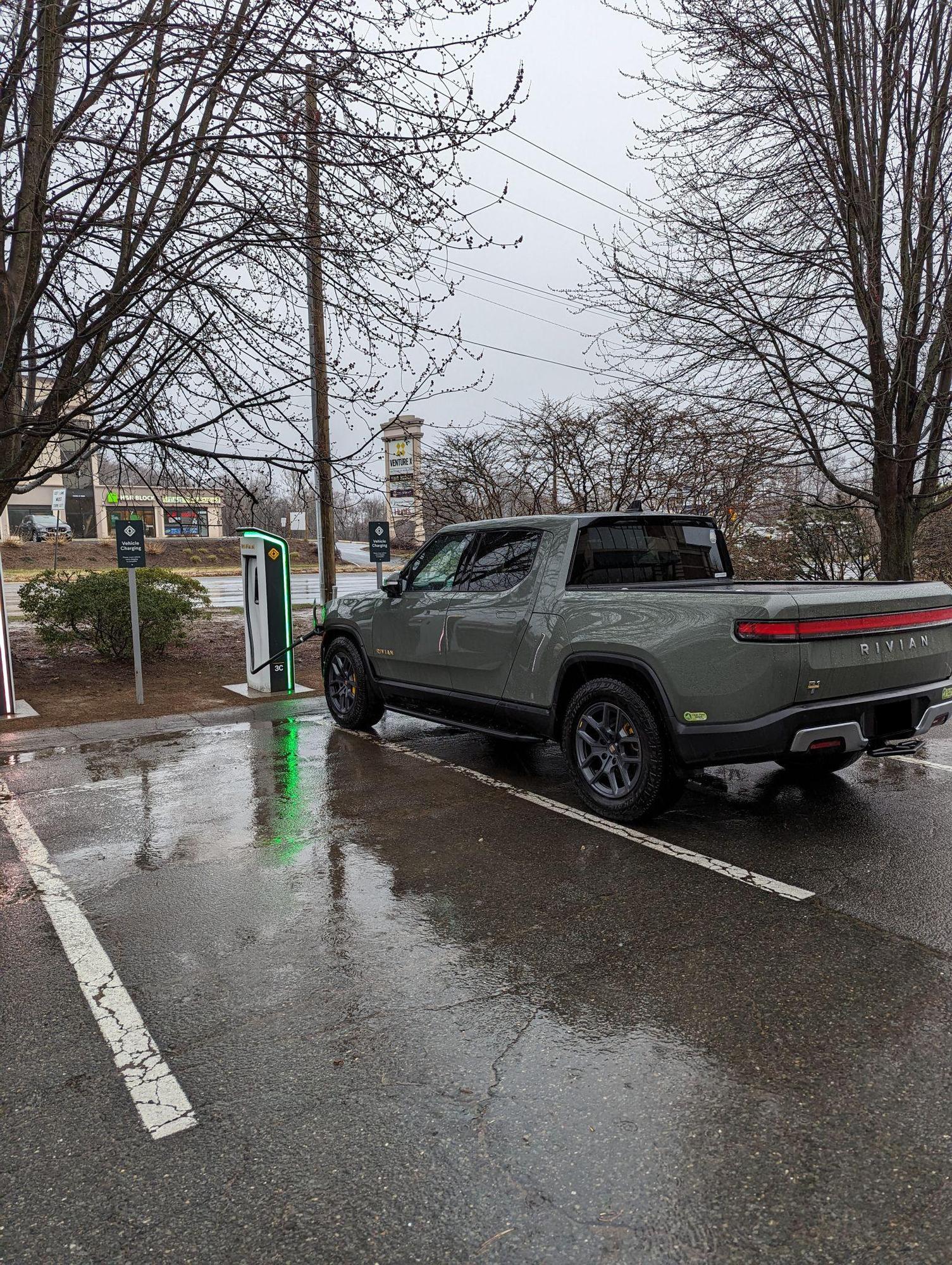Holyoke Crossing | Holyoke, MA | EV Station