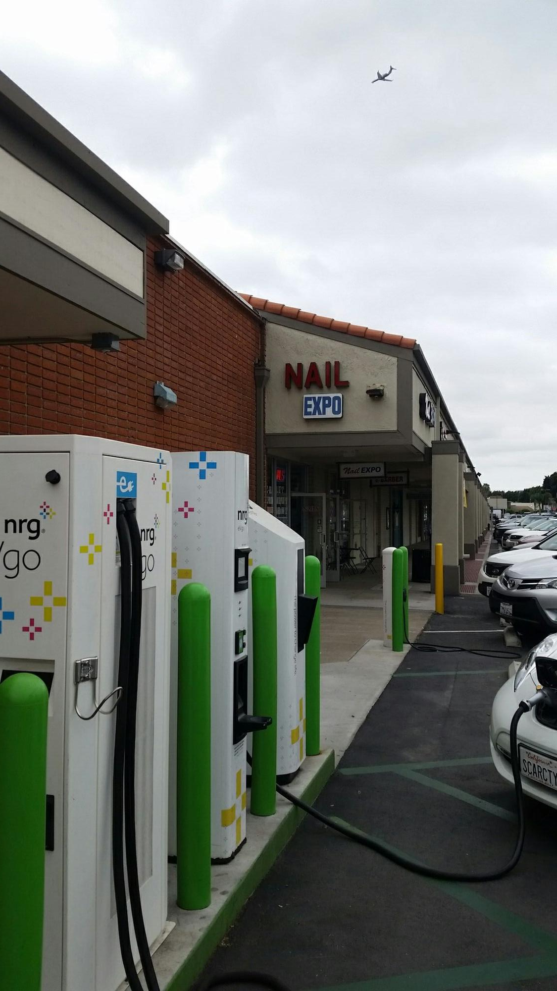 Larwin Square | Tustin, CA | EV Station