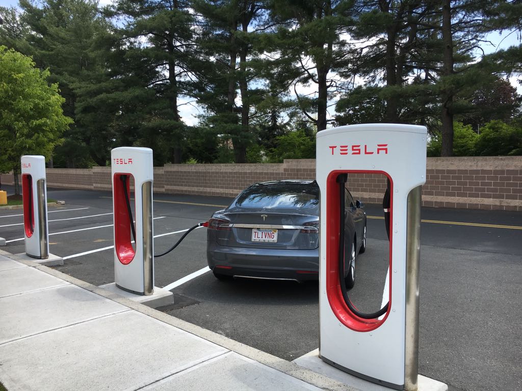 Corbins Corner Shopping Center | West Hartford, CT | EV Station