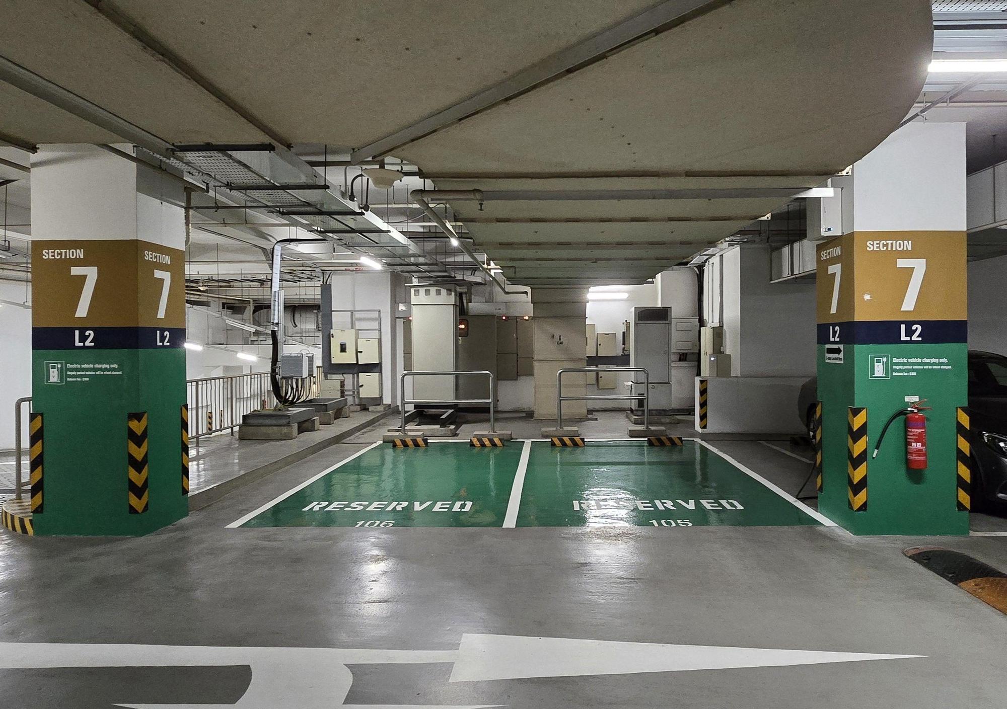 SMU Admin Building | 81 Victoria St, Singapore 188065 | EV Station