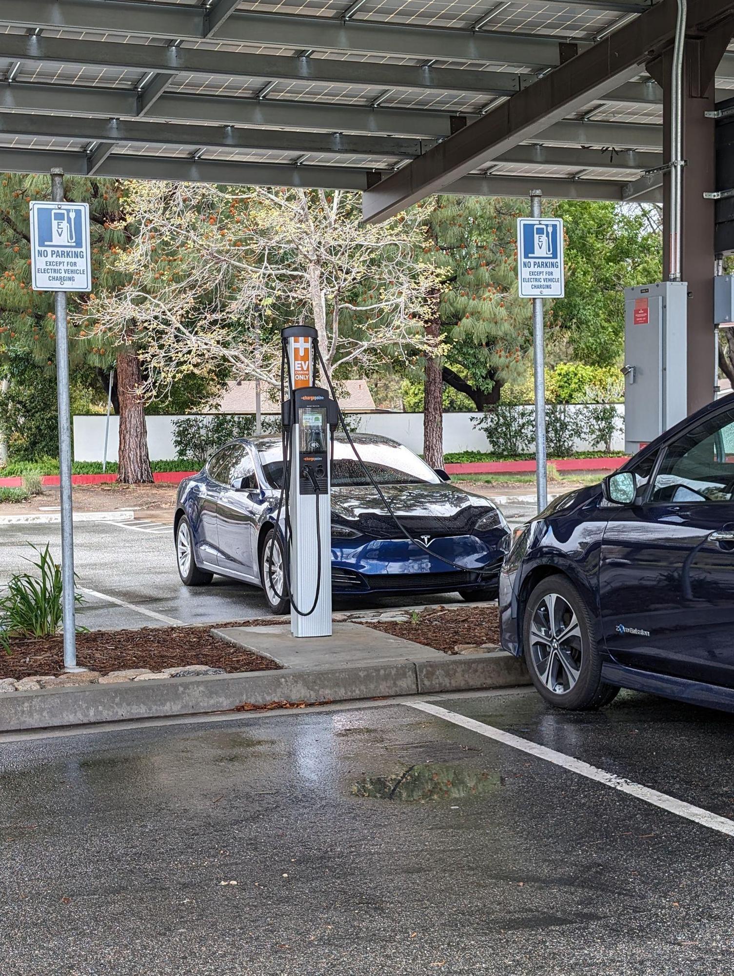 Simi Valley Senior Center | Simi Valley, CA | EV Station