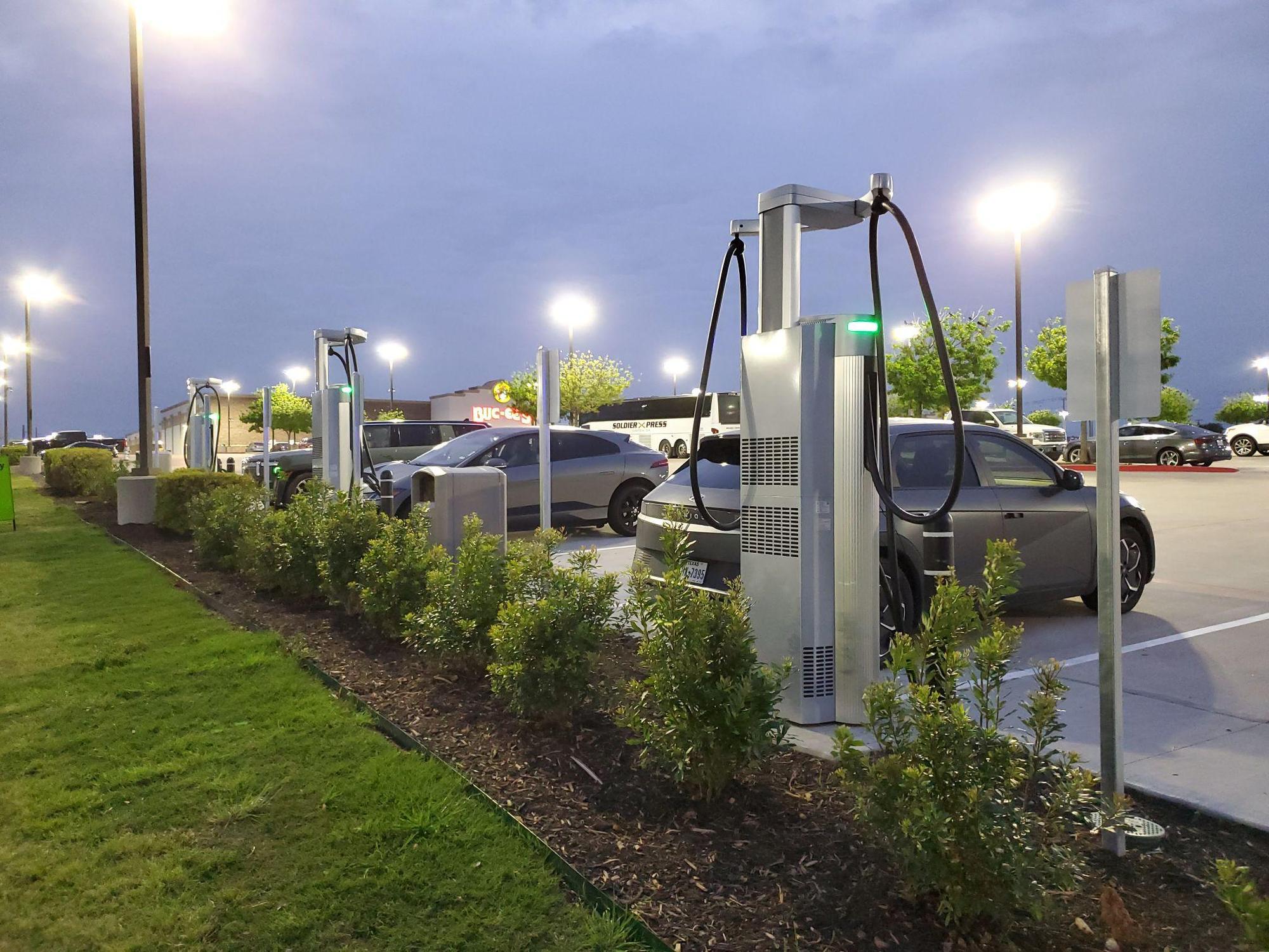 Buc-ee's Temple, TX | Mercedes-Benz High-Power Charging | Temple, TX ...