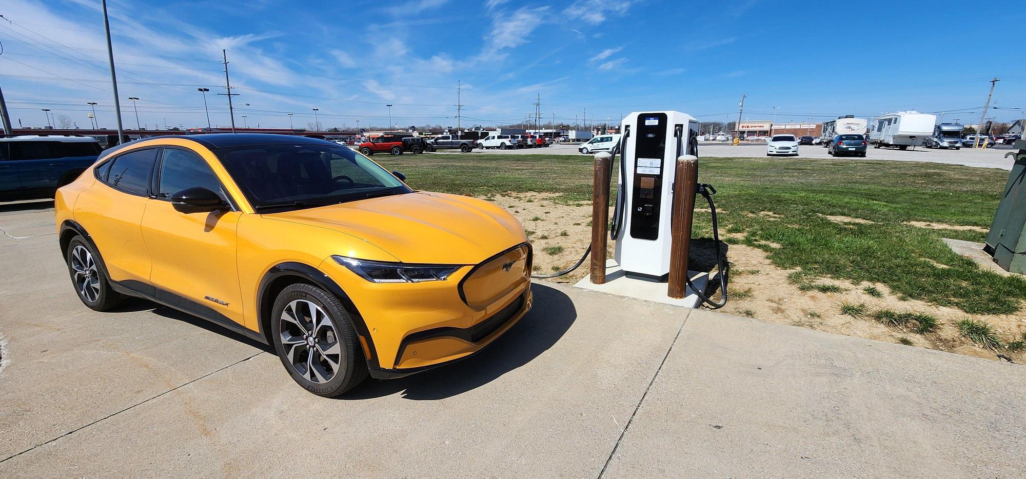 Ben Davis Ford | Auburn, IN | EV Station