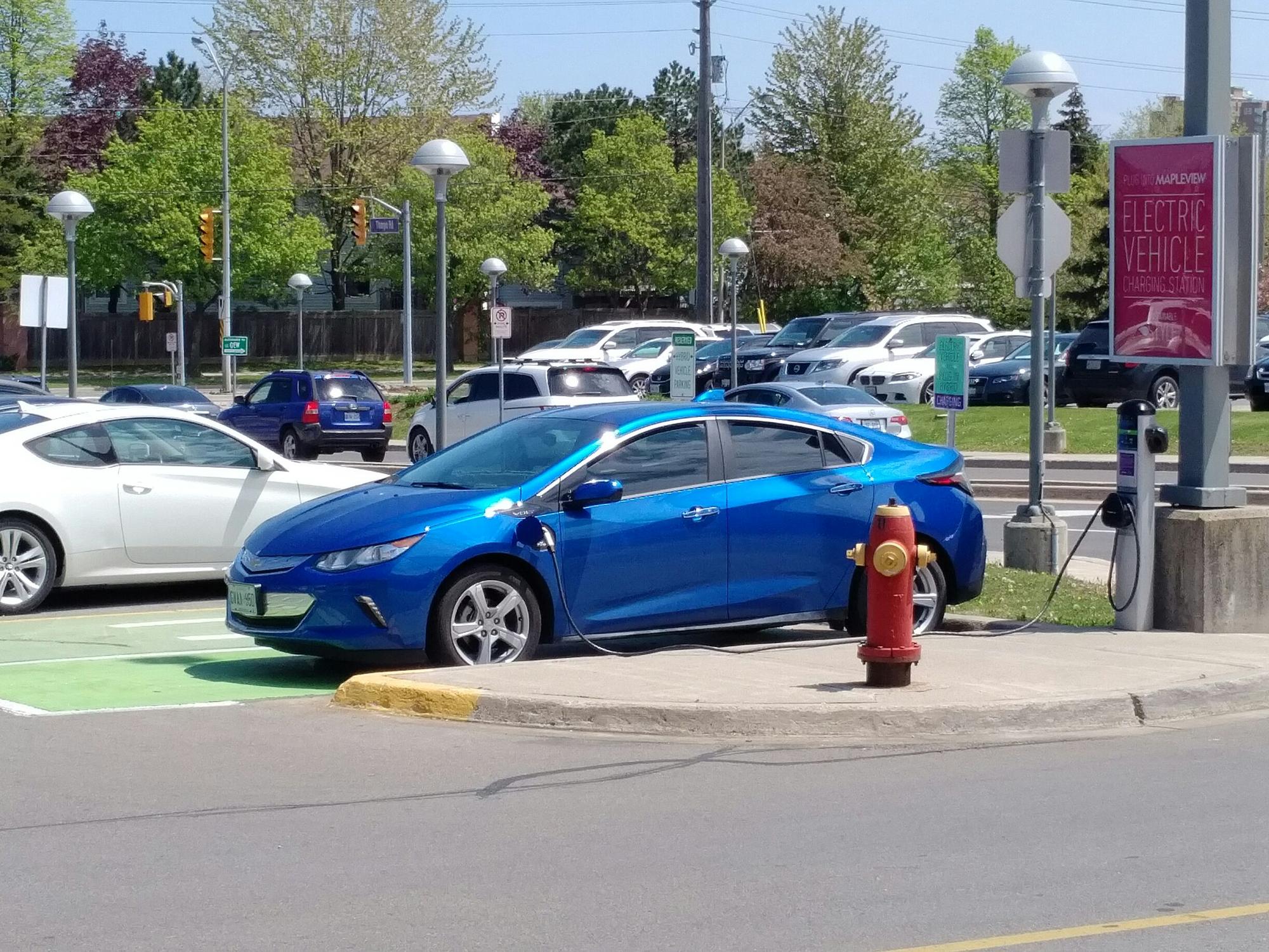 Mapleview Shopping Centre - Laura | Burlington, ON | EV Station