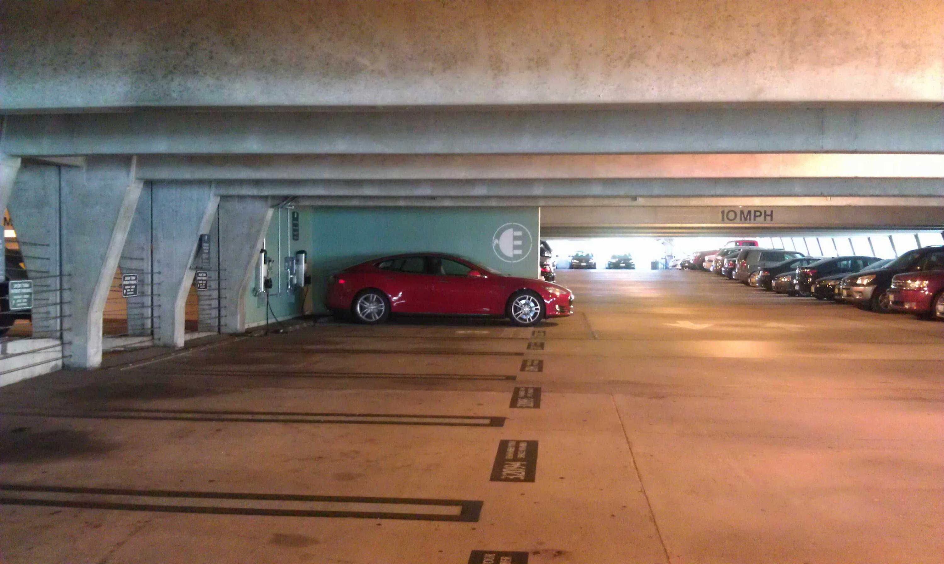 UCLA - Parking Structure 32 | Los Angeles, CA | EV Station