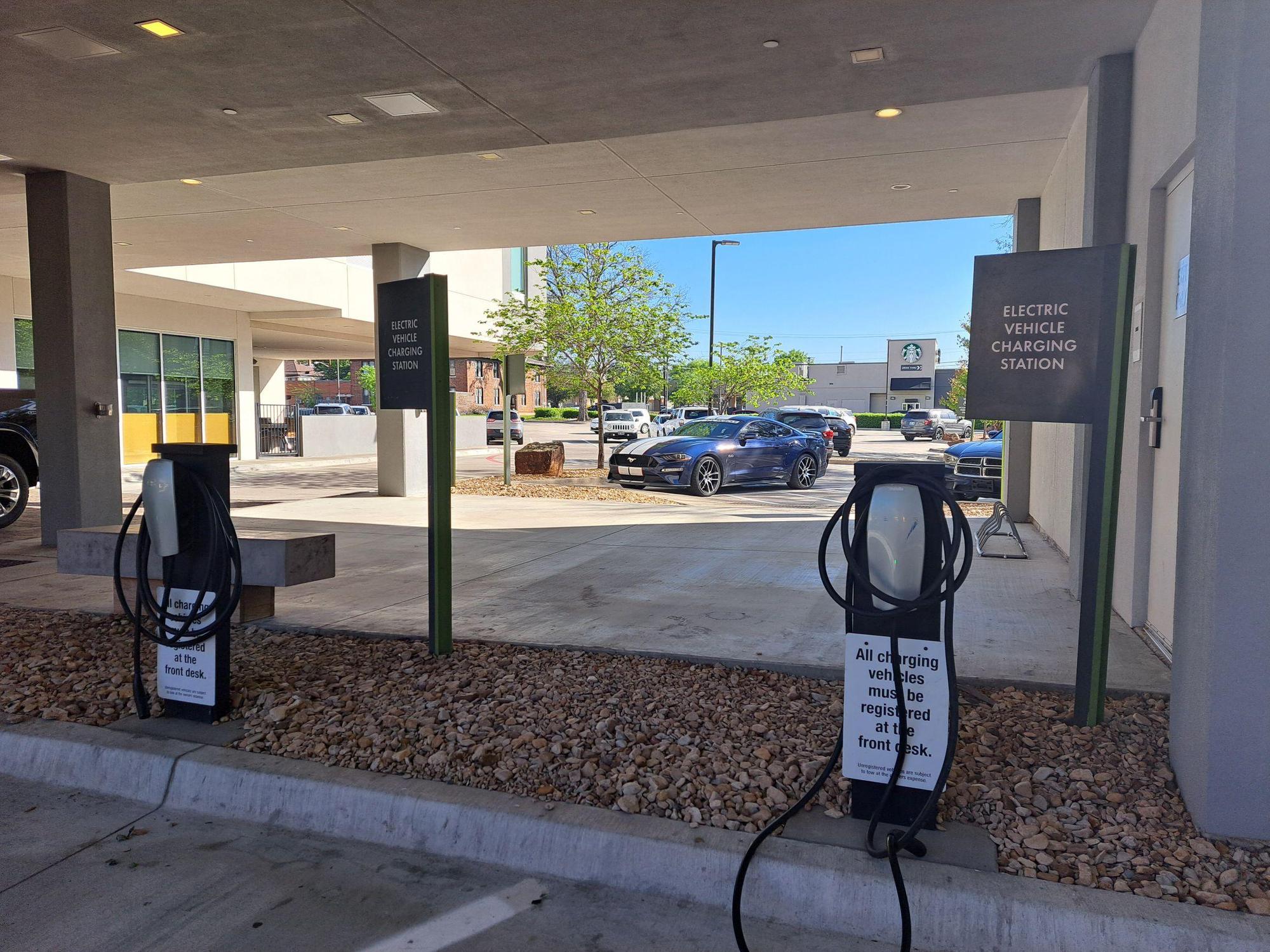 Element Dallas Downtown East | Dallas, TX | EV Station