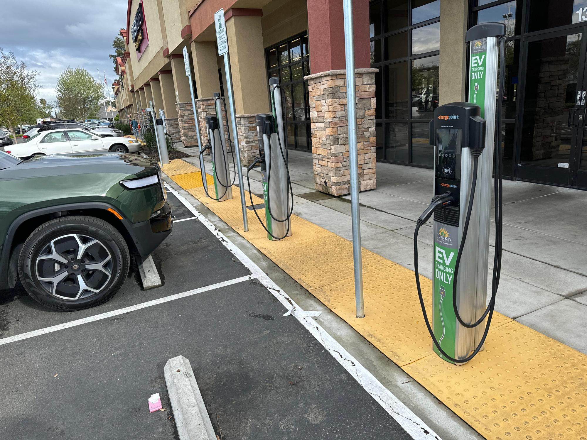 Grocery Outlet | Turlock, CA | EV Station