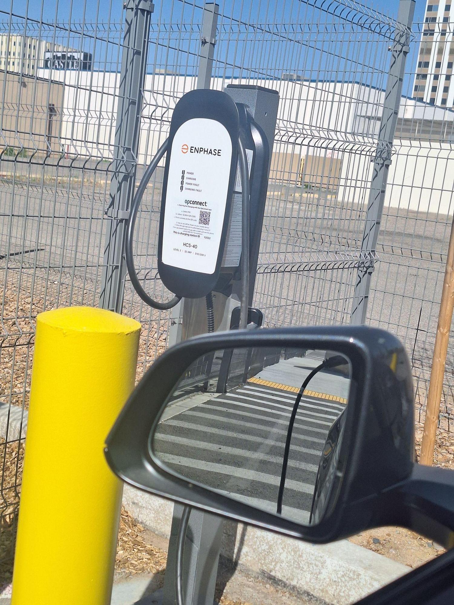 Hiland Plaza | Albuquerque, NM | EV Station
